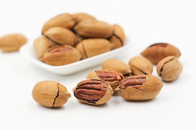 Pecans vs Walnuts - Taste, Nutrition, Benefits & More