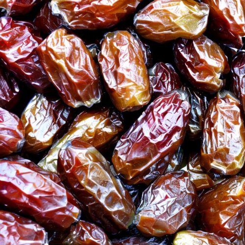 Medjool Dates vs Regular Pitted Dates (Deglet Noor)